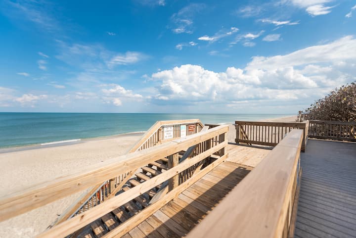 Sea Breeze Hideaway - Just Steps From The Beach! - Melbourne, FL