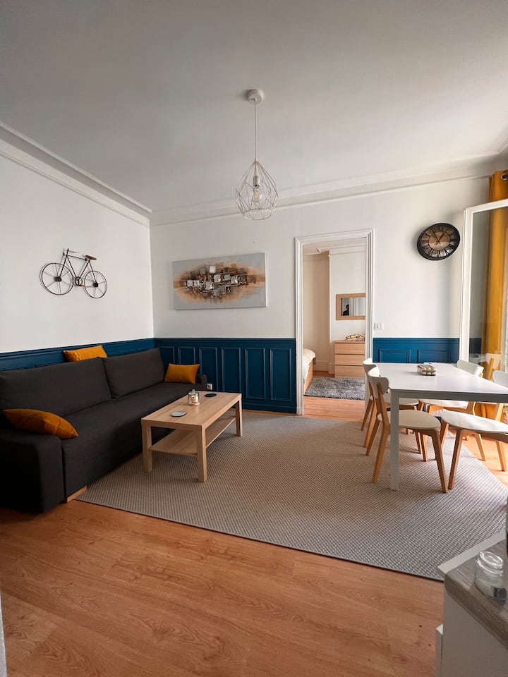 À Deux Pas De La Tour Eiffel - Paris