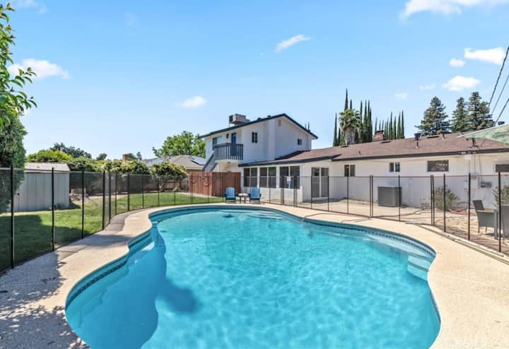Fun Family Retreat W/ Bbq Grill And Pool - Fresno, CA