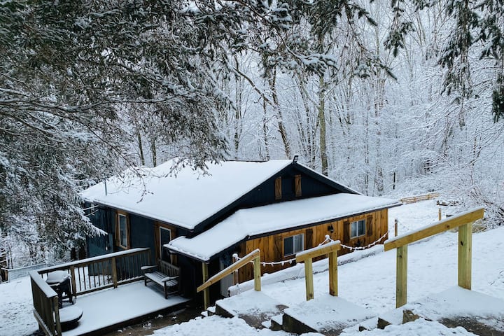 Cabin Beneath The Pines - West Virginia