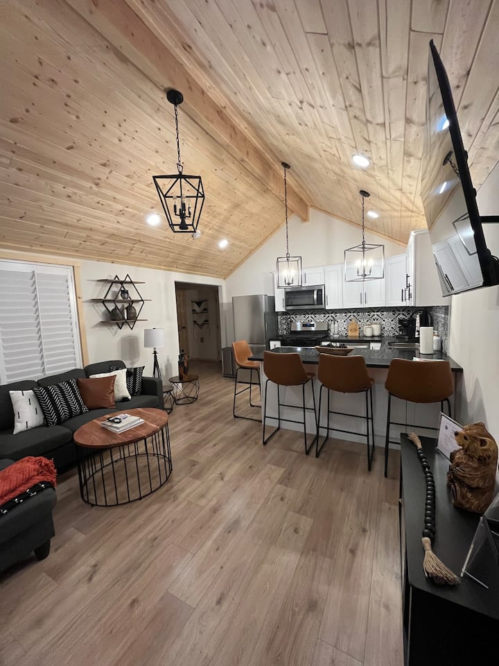 Georgia Pines - Big Bear, CA