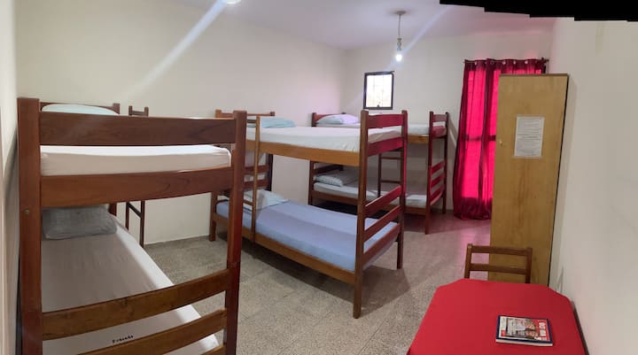Unid.6 E 7 Quarto Com 6 Camas - 