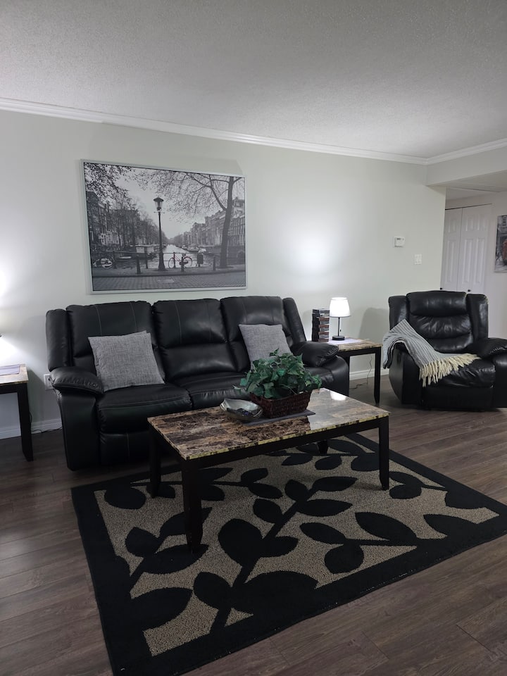 Clean/bright Condo At Checkmate Hill Condominiums - Red Deer