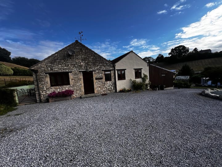 Traditional Country Cottage - Bath Spa University