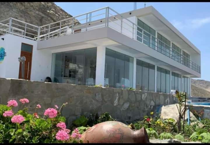 Luxury Beachfront Entire 2nd Floor 4 Rooms - Santa