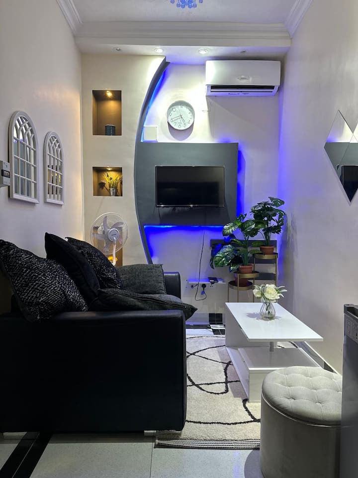 Studio- Based In Gb - Kinshasa