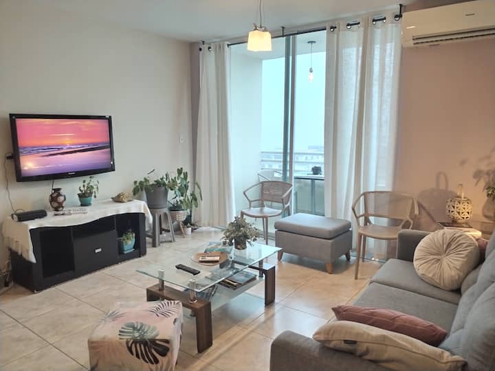 Vista Romántica En El Corazón De Pty. - Panama