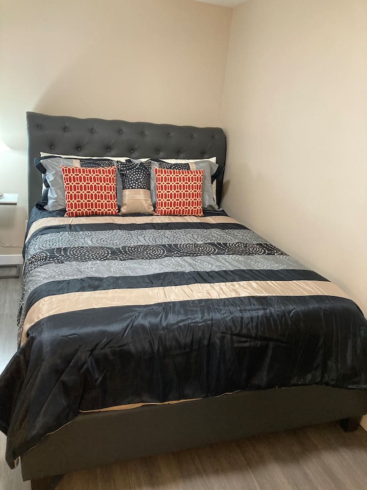 The Prestige Basement Suite - Spruce Grove