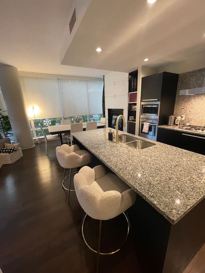 Spacious Two Bed At Waterfalls Hotel! Huge Patio - Langford