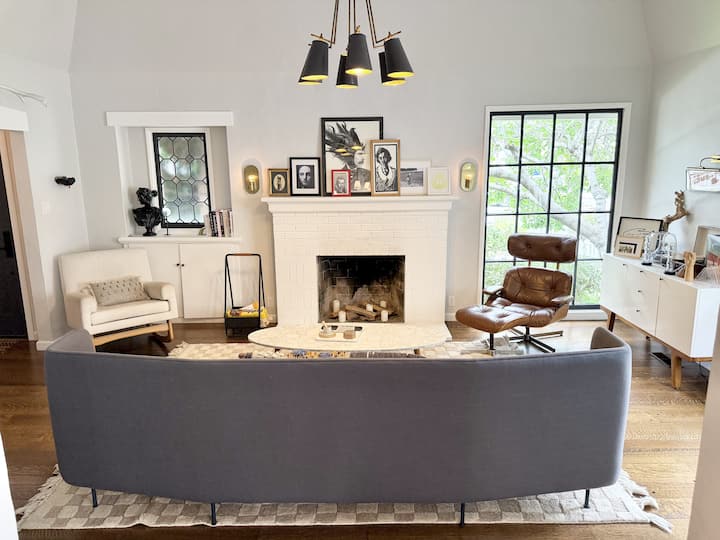 Charming Modern Tudor, 3 Blocks From Beach & Shops - Oakland, CA