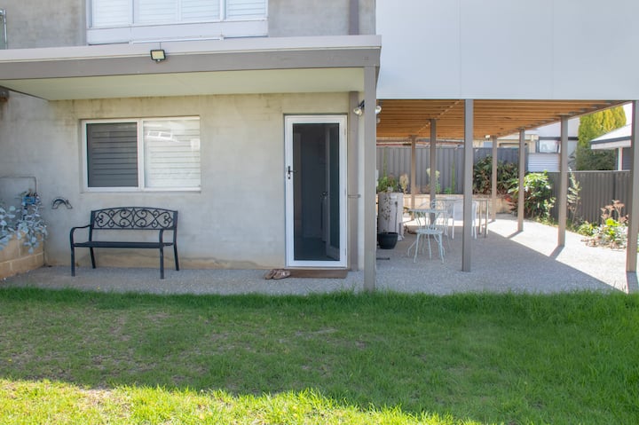 Melville Views Studio - Albany