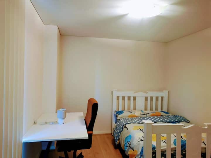Convenient Bedroom In Mascot - Carlton