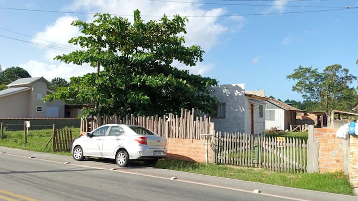 Uma Casa No Mato Perto Da Praia - Laguna