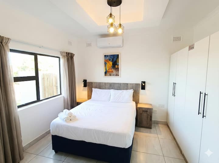 Seaview Room With Private Deck, Wifi & Netflix - Dolphin Coast