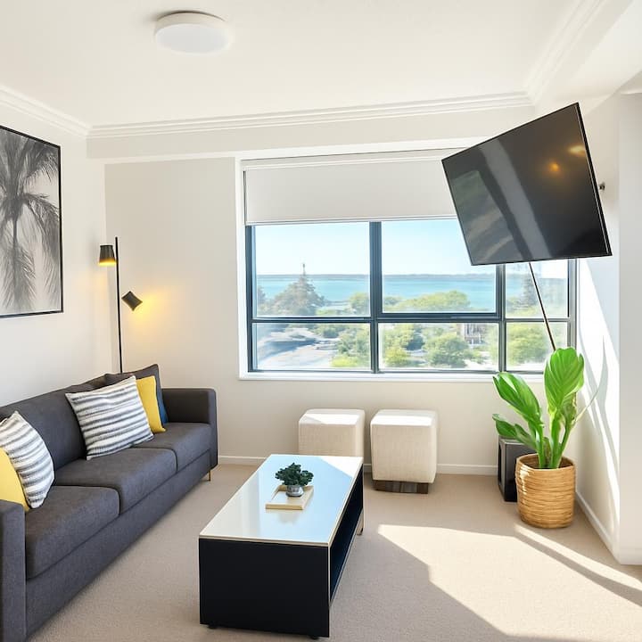 Waterfront Apartment - Stunning Views - Sleeps 6 - Gold Coast