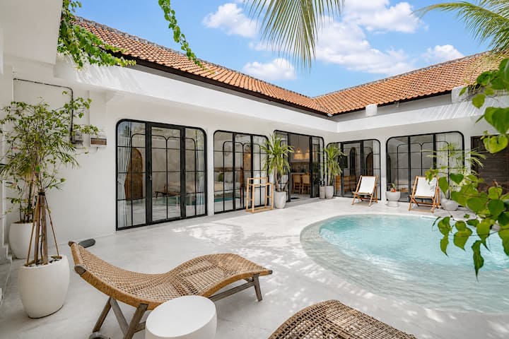 2br Mediterranean Villa Seminyak Floatingbreakfast - Seminyak