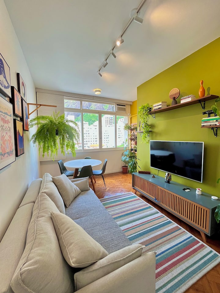 Vista Para Montanha Em Copacabana-rj - Brazil