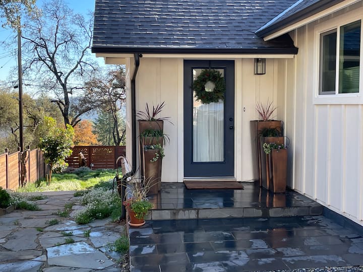 Foothill Cottage Getaway - Auburn, CA