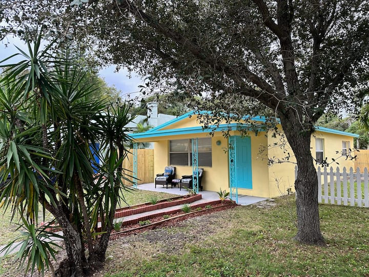 Downtown Beach Cottage - Lake Worth, FL