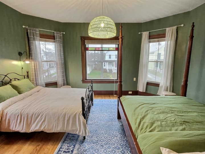 Functional & Simple Retreat - Self Check-in - Rutland, VT