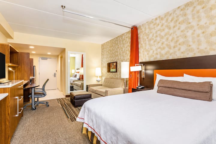 Comfort & Convenience! Pool, Free Breakfast! - Albany, NY