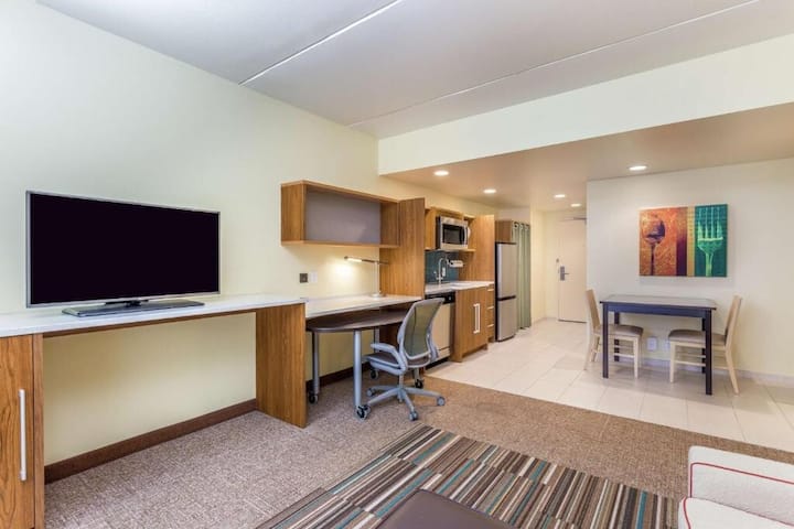 Cityscape Charm: Free Parking And Breakfast! - Albany, NY