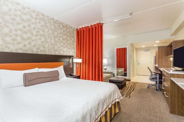 Unwind In Style And Comfort! Pool, Free Breakfast! - Albany, NY