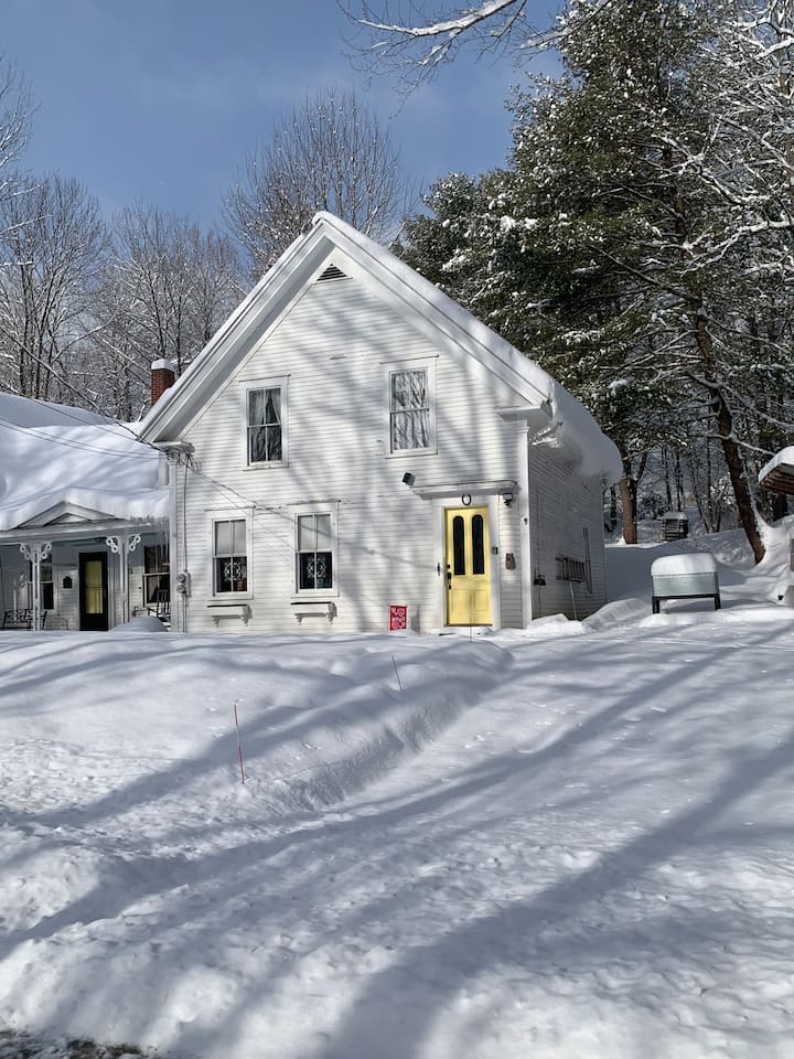 Tranquility At The Yellow Door. - New Hampshire