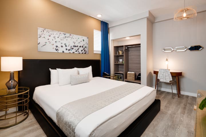 King Room Walk To South Beach - South Beach, FL
