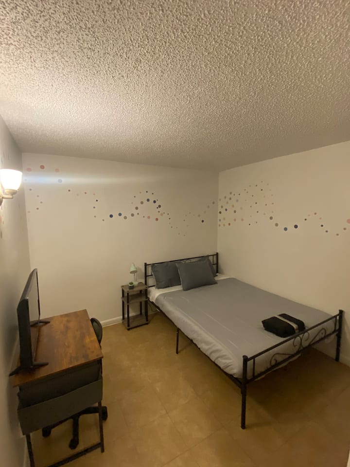 Huge Pool‼️ Room 1 On The River - Tamarac, FL