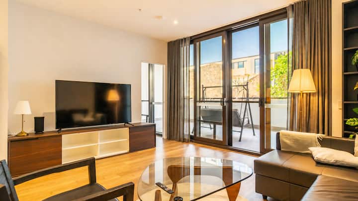 Mascot 2br/2ba + Parking | Station & Airport - Sydney
