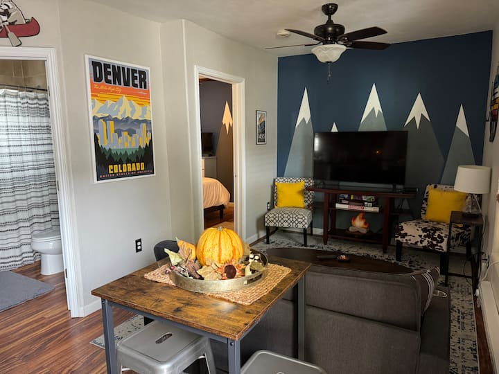 Cozy Carriage House In The City - Denver, CO