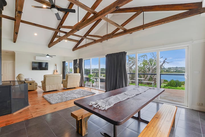 Lake Views & Centrally Located - Portland