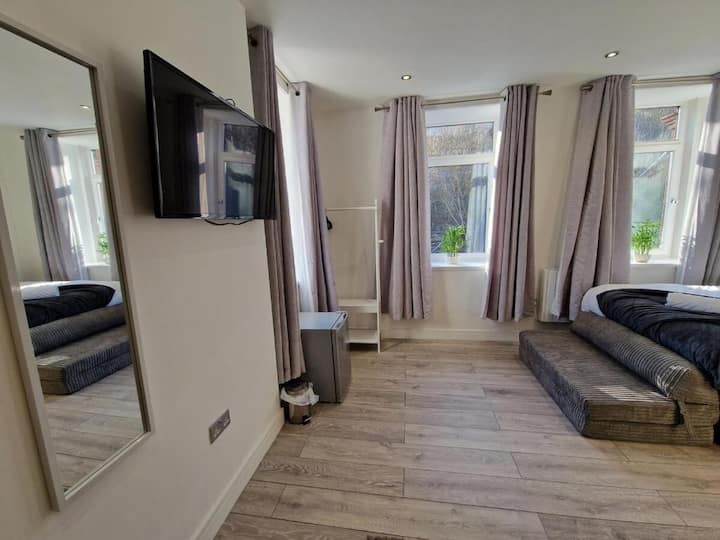 Apartment 1 - The Tynte Hotel - South Wales