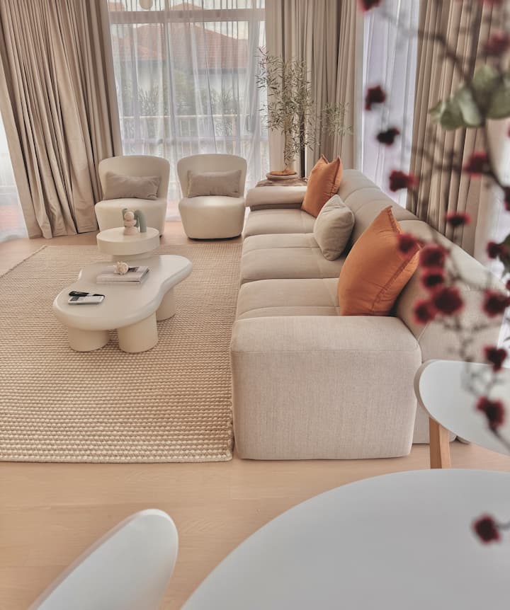 Stylish Penthouse With Ocean Views - Gold Coast