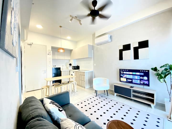 2 Rooms Lake View Condo Wifi Near Mall - Subang Jaya