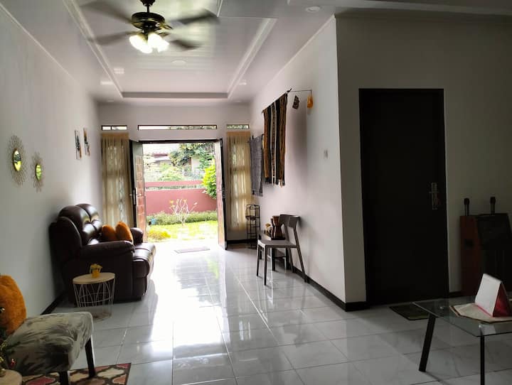 Newly Renovated 4 Bed Room Homey - Bogor