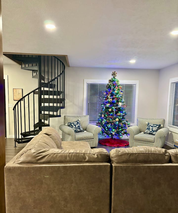 Home Away For The Holidays! Luxe Chef's Kitchen - Escanaba, MI