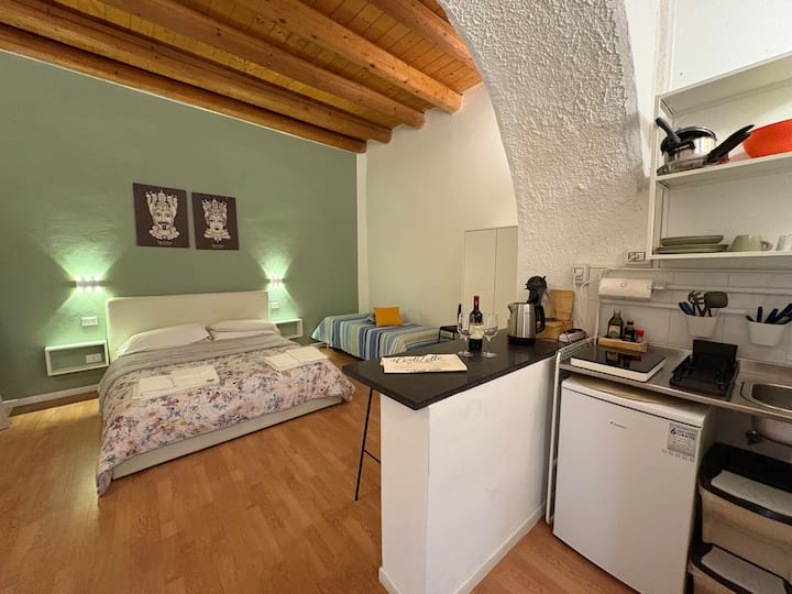 Ampio Monolocale Con Cortile Privato In Ortigia - Syracuse