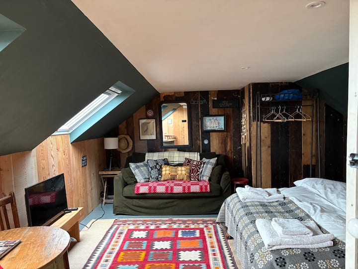 Mountain Loft, Newport, Pembrokeshire - Pembrokeshire