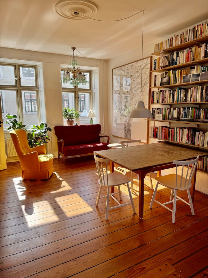 Bright Four-room Apartment With Balcony - Copenhaguen