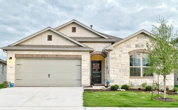 Bright, Spacious Home - North Austin - Georgetown, TX