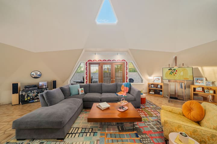 Artsy Dome House · Sunset Views · Near Dt + Trails - Tucson, AZ