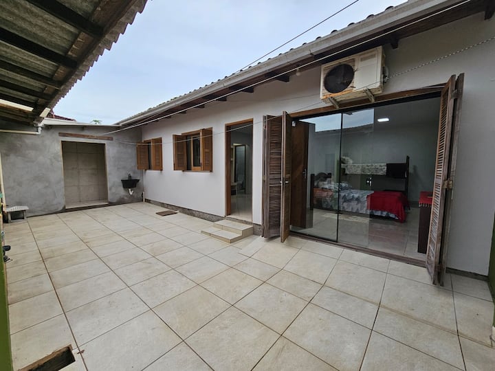Casa 2 Quartos - Fundos - Torres, Brasil