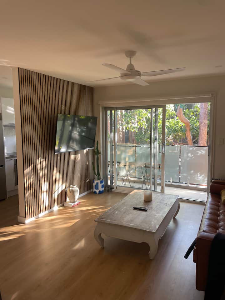Modern, Clean Freshwater Apartment - Manly