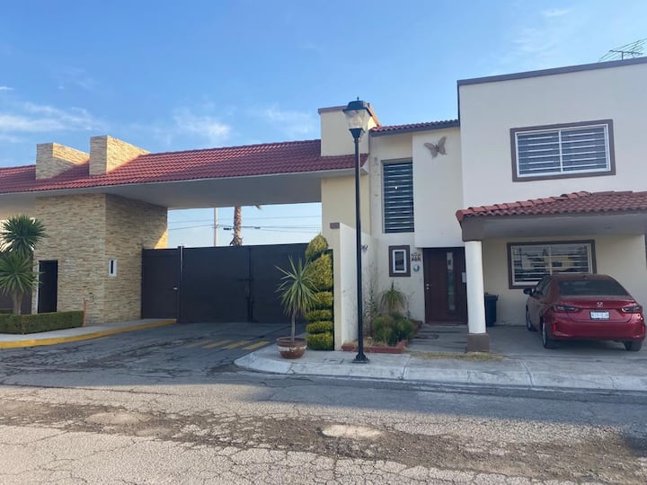 Casa Amplia En Fraccionamiento Tranquilo - Pachuca
