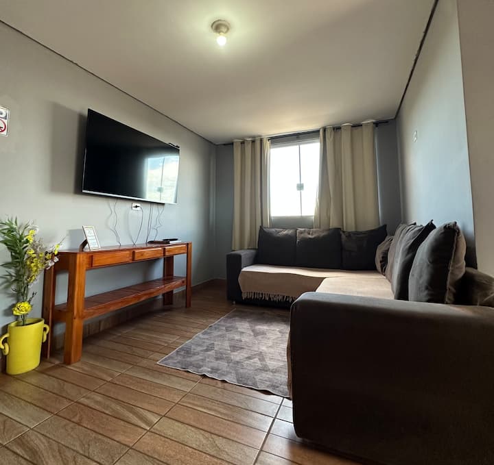 Espaço Completo E Aconchegante, Com Garagem. - Maringá