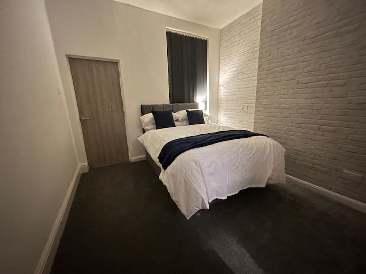 Spotless Ground Floor Apartment - Sutton Coldfield