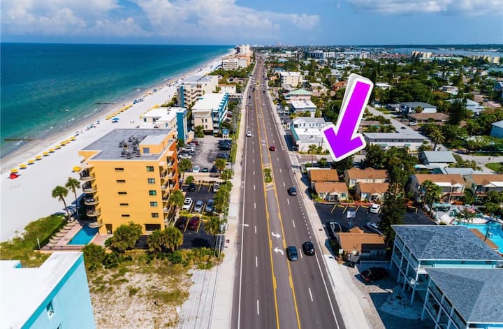 Madeira Beach Bungalow - Madeira Beach, FL