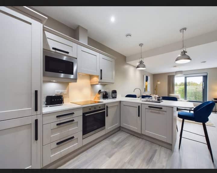 Lux Belfast Gem: Comfort & Style - Belfast